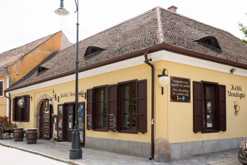 Kéhli Vendéglő Óbuda – Traditions-Gasthaus nahe Árpád híd Budapest