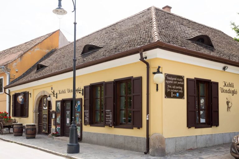 Kéhli Vendéglő Óbuda – Traditions-Gasthaus nahe Árpád híd Budapest
