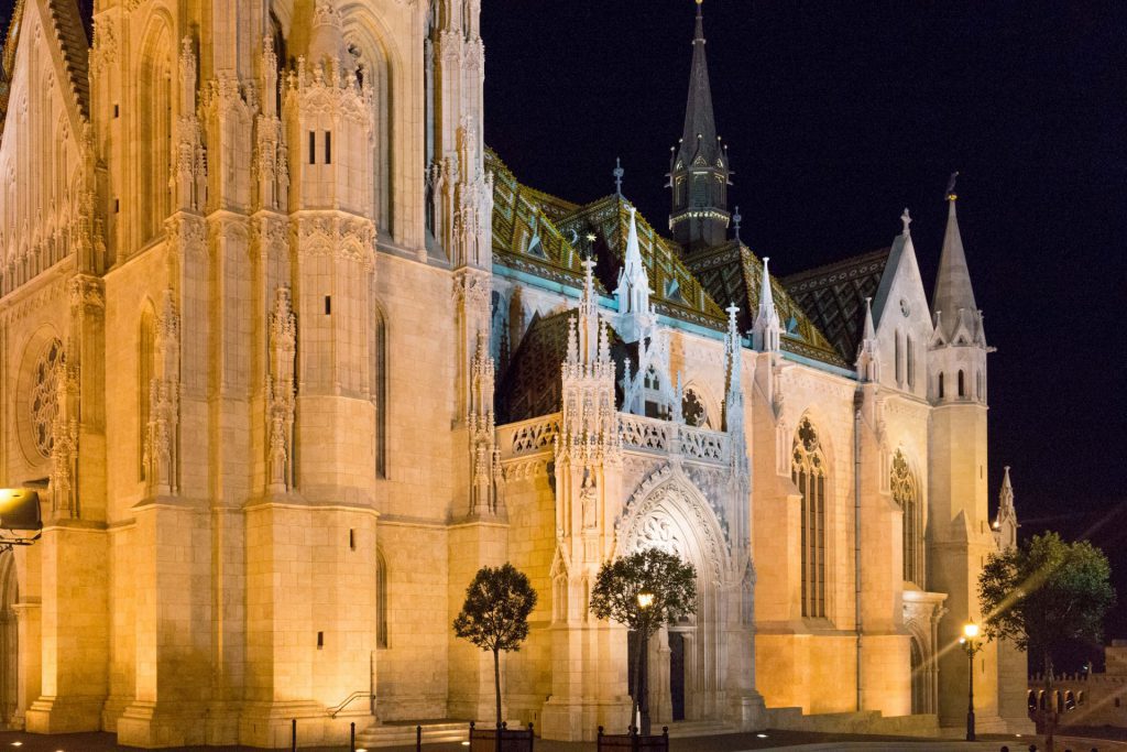 Matthiaskirche Budapest – Gotik trifft Jugendstil in Ungarns Berühmtheit