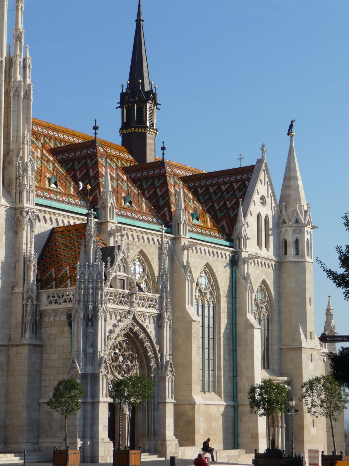 Matthiaskirche Budapest – Gotik trifft Jugendstil in Ungarns Berühmtheit